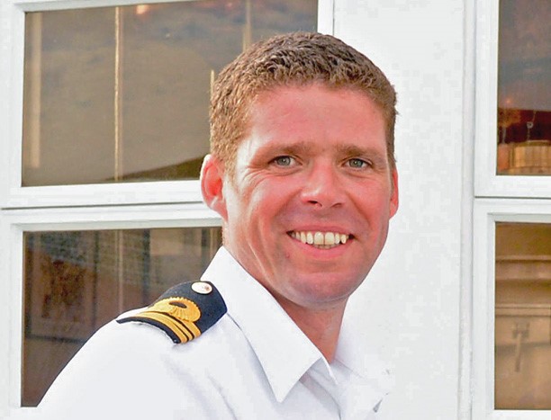 Royal Navy destroyer finds drugs worth £3.3 million on dhow - London Globe