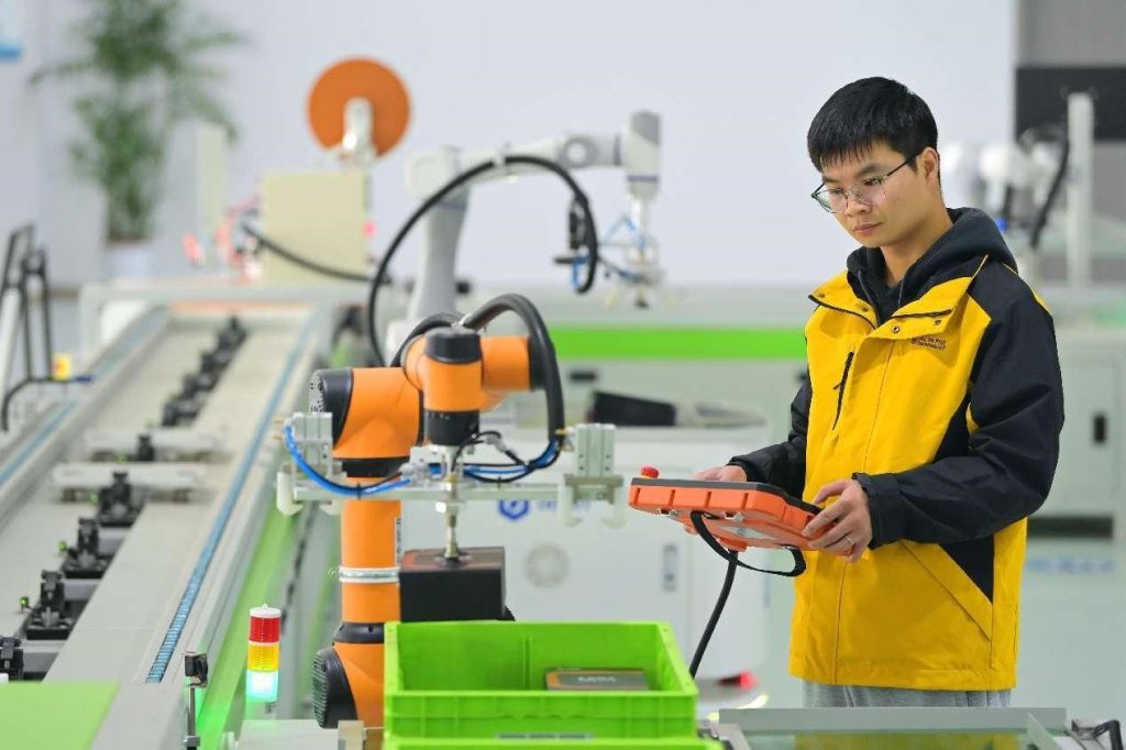 China's large-scale AI models boost industrial development - London Globe